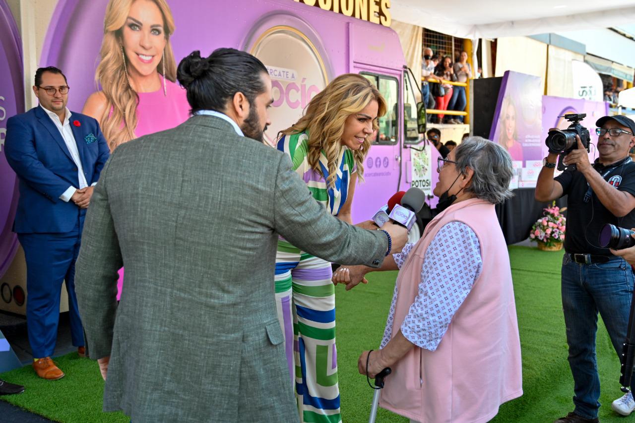 La conductora Roció Sánchez atiende a las potosinas | Periódico Region ...